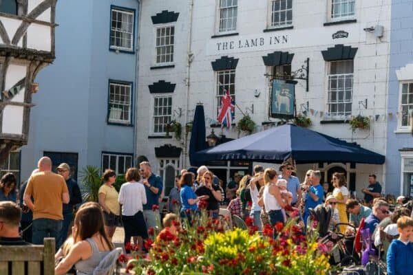 The Lamb Inn makes it through to the Licensee of the Year Award Quarter ...