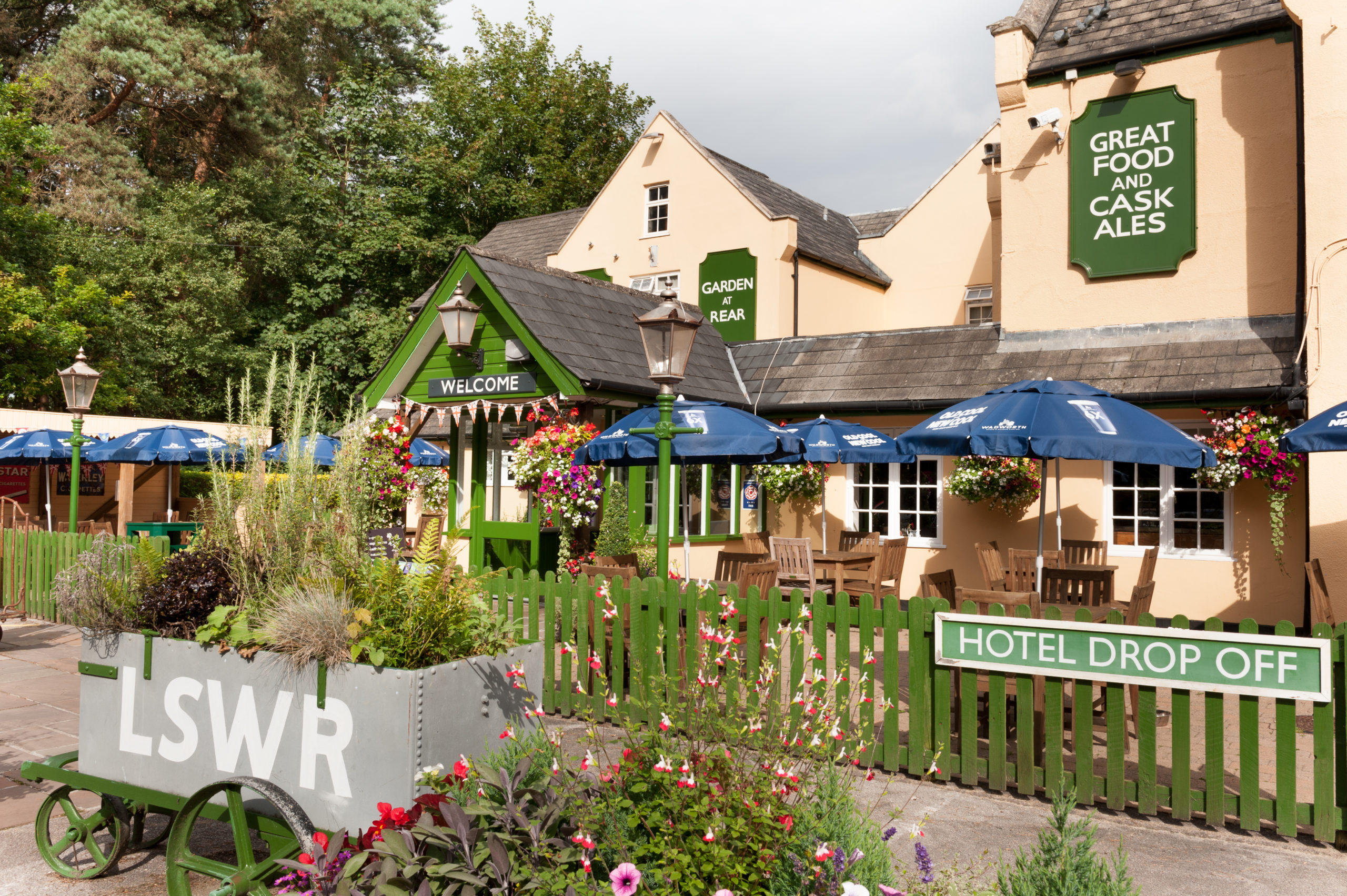 The Avon Causeway | Pub, Hotel & Restaurant in Christchurch, Dorset