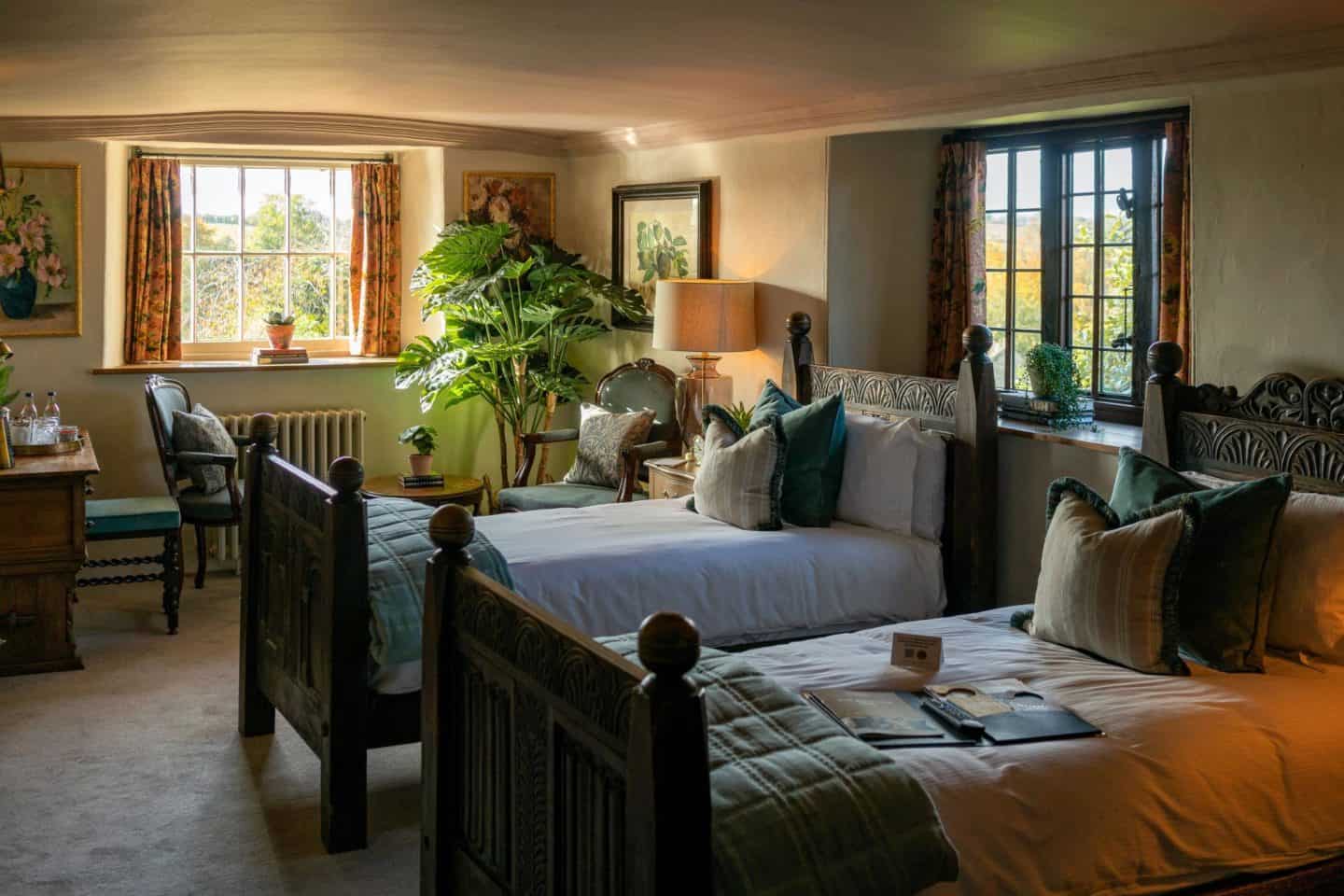 Luxury Twin Room | Experience Comfort at a Stylish Pub with Twin Rooms ...