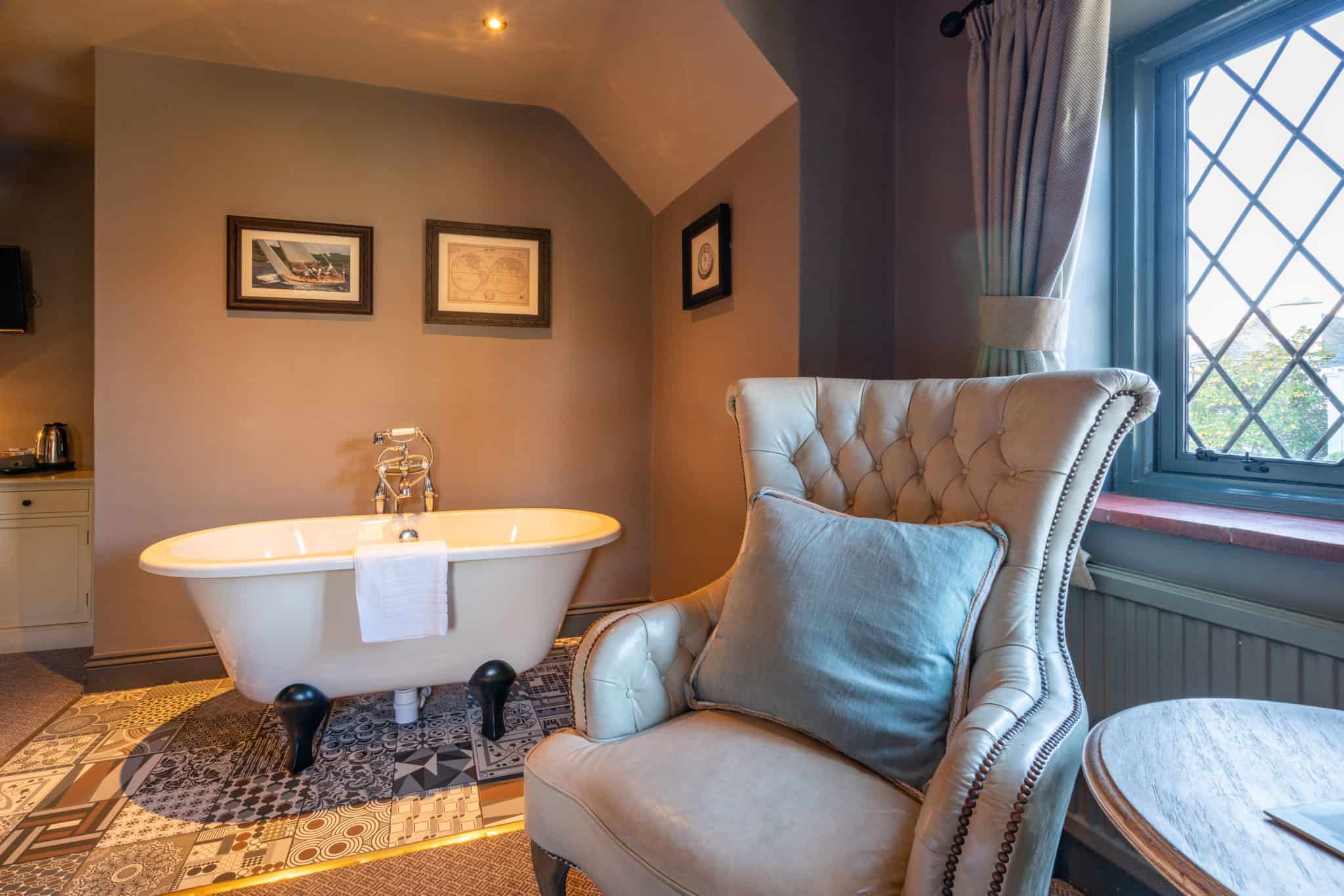 Indulgent Signature Plus Room | Treat Yourself to a Stylish Pub with ...